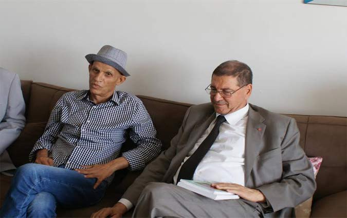 Habib Essid visite Sghaier Ouled Ahmed à son domicile - Business News
